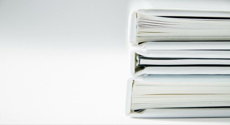 The 27 Best Books for Real Estate Agents - Luxury Presence